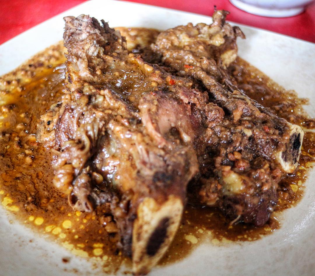 Pesta Lemak! Nikmati 5 Pilihan Sop Konro di Makassar