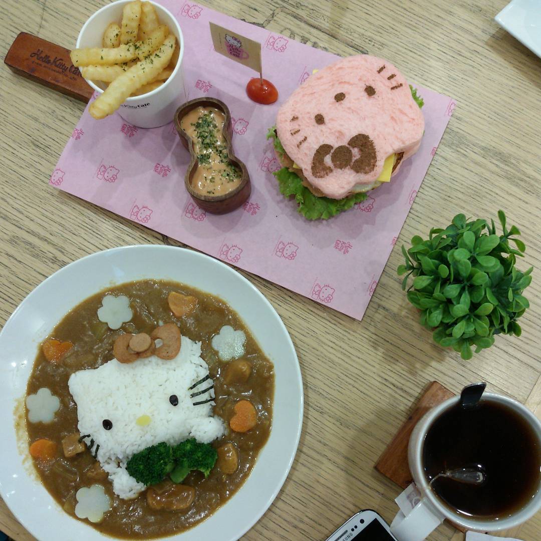 Teddy Bear Rasa Nasi Goreng atau Burger Mirip Doraemon, Pilih Mana?