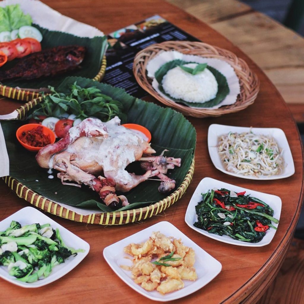 Warung Ingkung Ayam di Jogja, Cocok Buat Rame-rame