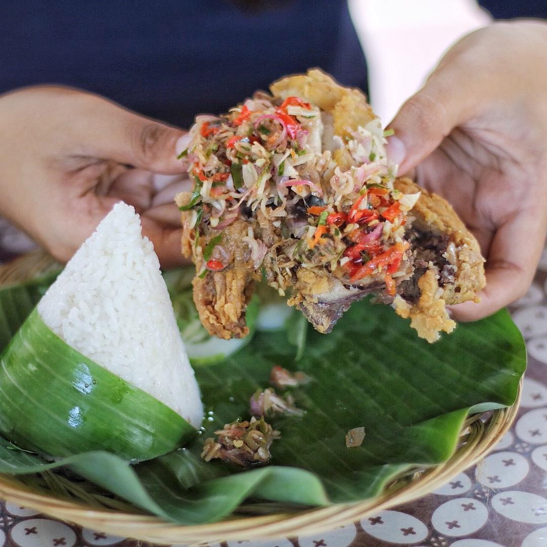 Warung Ingkung Ayam di Jogja, Cocok Buat Rame-rame