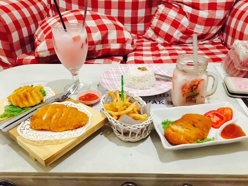 Kafe Unik Bertemakan Film, dari Doraemon hingga Alice In Wonderland