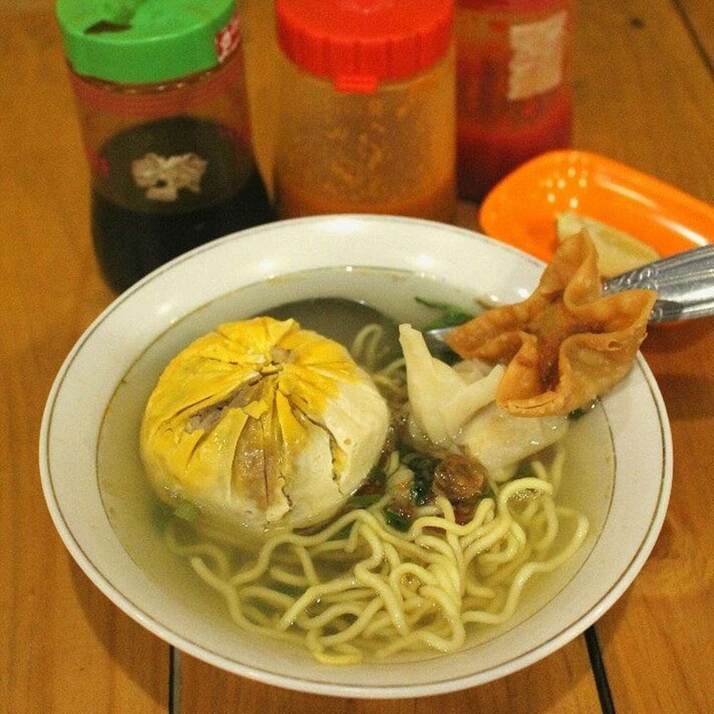 4 Bakso Berbalut Telur, Sudah Pernah Coba yang Mana?