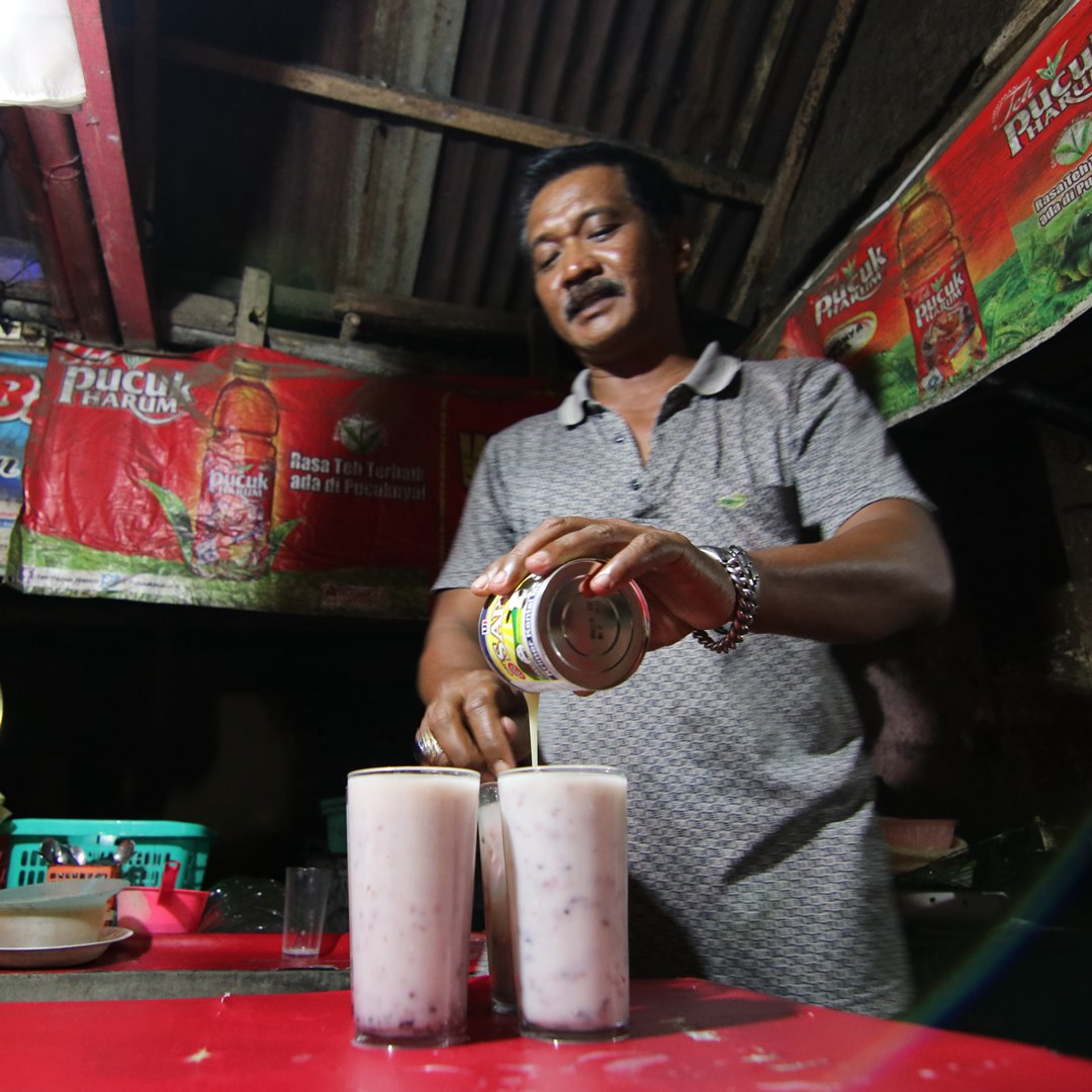 Wedang Cor Mbah As, Kuliner Unik yang Hanya Ada di Jember