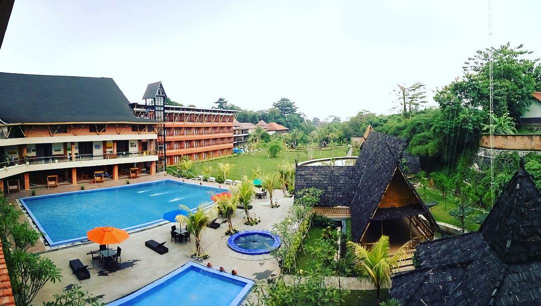 Hotel Bogor dengan Kolam Renang Air Hangat, Nggak Khawatir Kedinginan