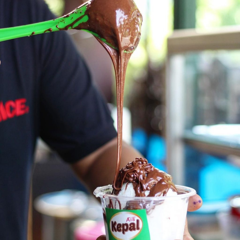 Ais Kepal Milo, Es Cokelat Segar yang Hits Banget di Jogja