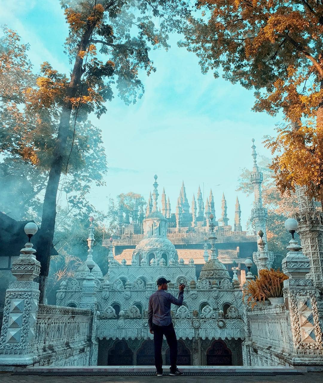 Dari Buatan Jin hingga Destinasi Wisata Religi, Ini Fakta dan Mitos ...