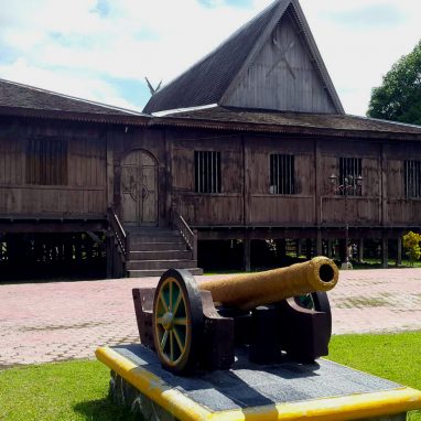 Eloknya Istana Kuning, Peninggalan Kerajaan Kutaringin di Pangkalan Bun