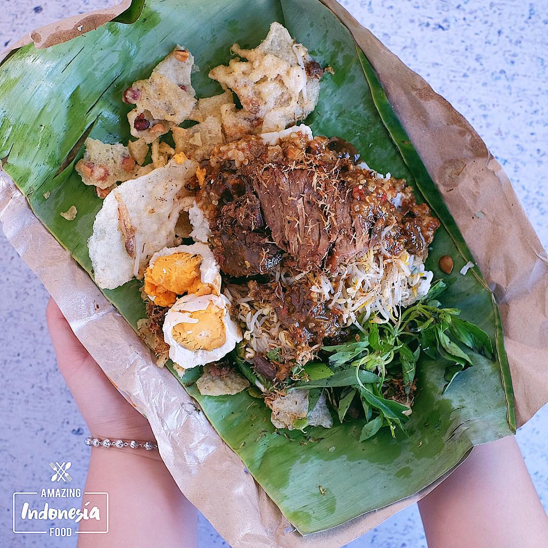 Nasi Pecel Bu Djoyo, Kuliner Legendaris yang Fenomenal di Surabaya