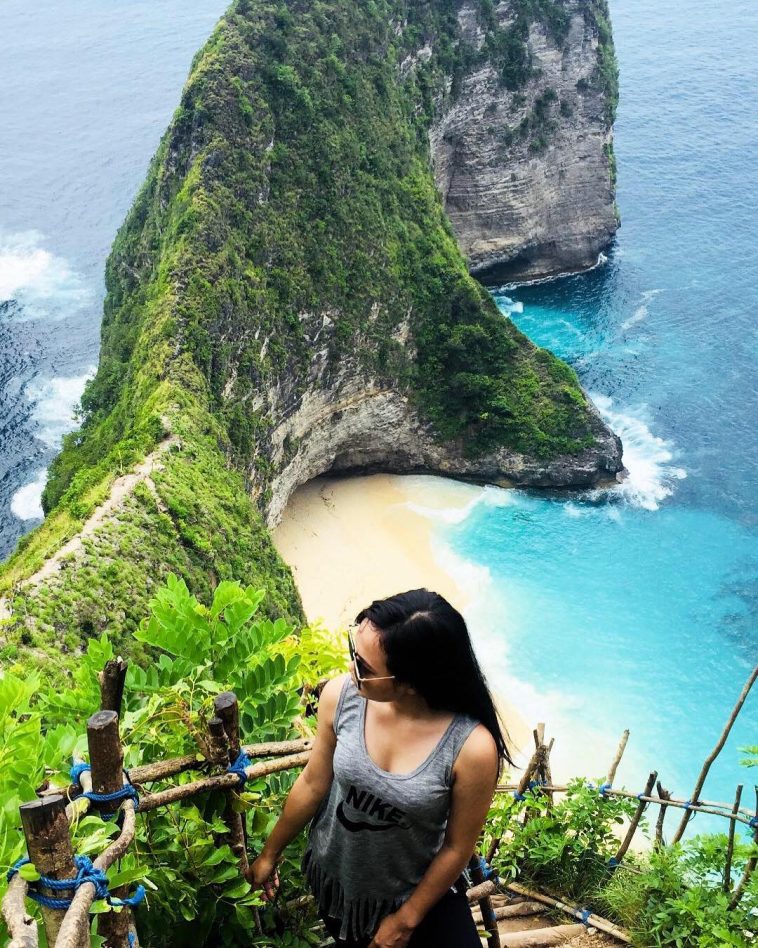 5 Pantai Indonesia Ini Punya Batu Unik, Ada yang Bentuknya Bikin Geli