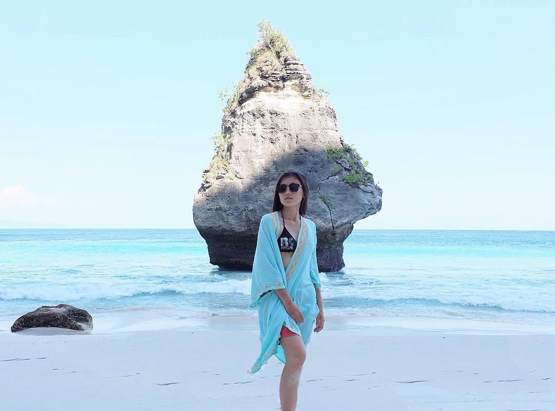 5 Pantai Indonesia Ini Punya Batu Unik, Ada yang Bentuknya Bikin Geli