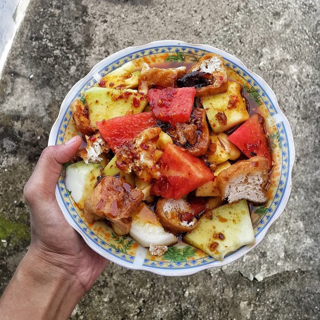 Rujak Manis di Surabaya, Kuliner Pedas yang Menggugah Selera