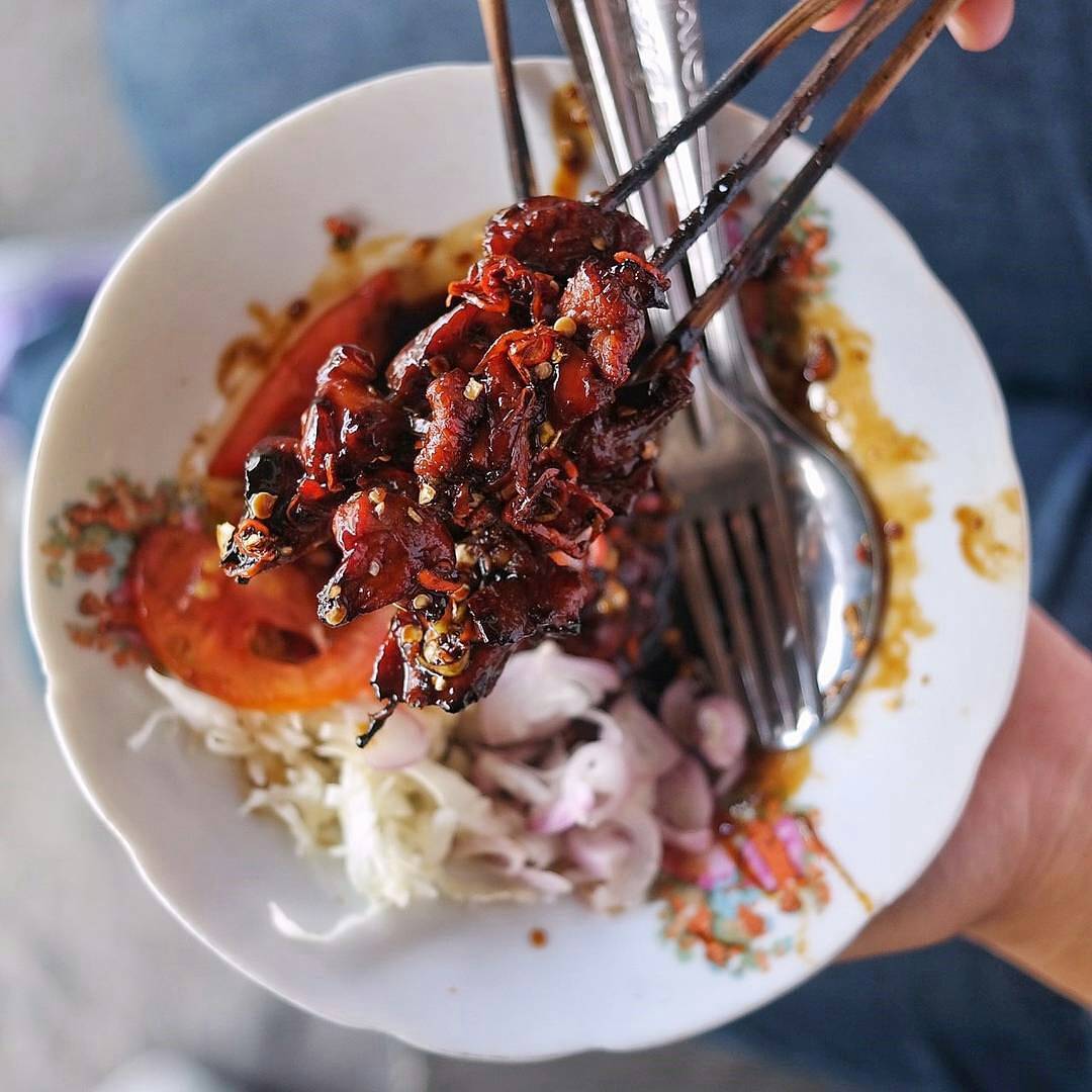 Sate Petir Pak Nano, Sensasi Pedas Ketar Ketir yang Melegenda