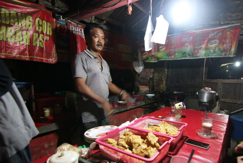Wedang Cor Mbah As, Kuliner Unik yang Hanya Ada di Jember