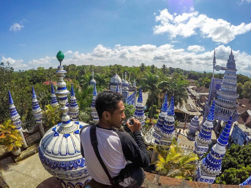 Dari Buatan Jin hingga Destinasi Wisata Religi, Ini Fakta dan Mitos ...