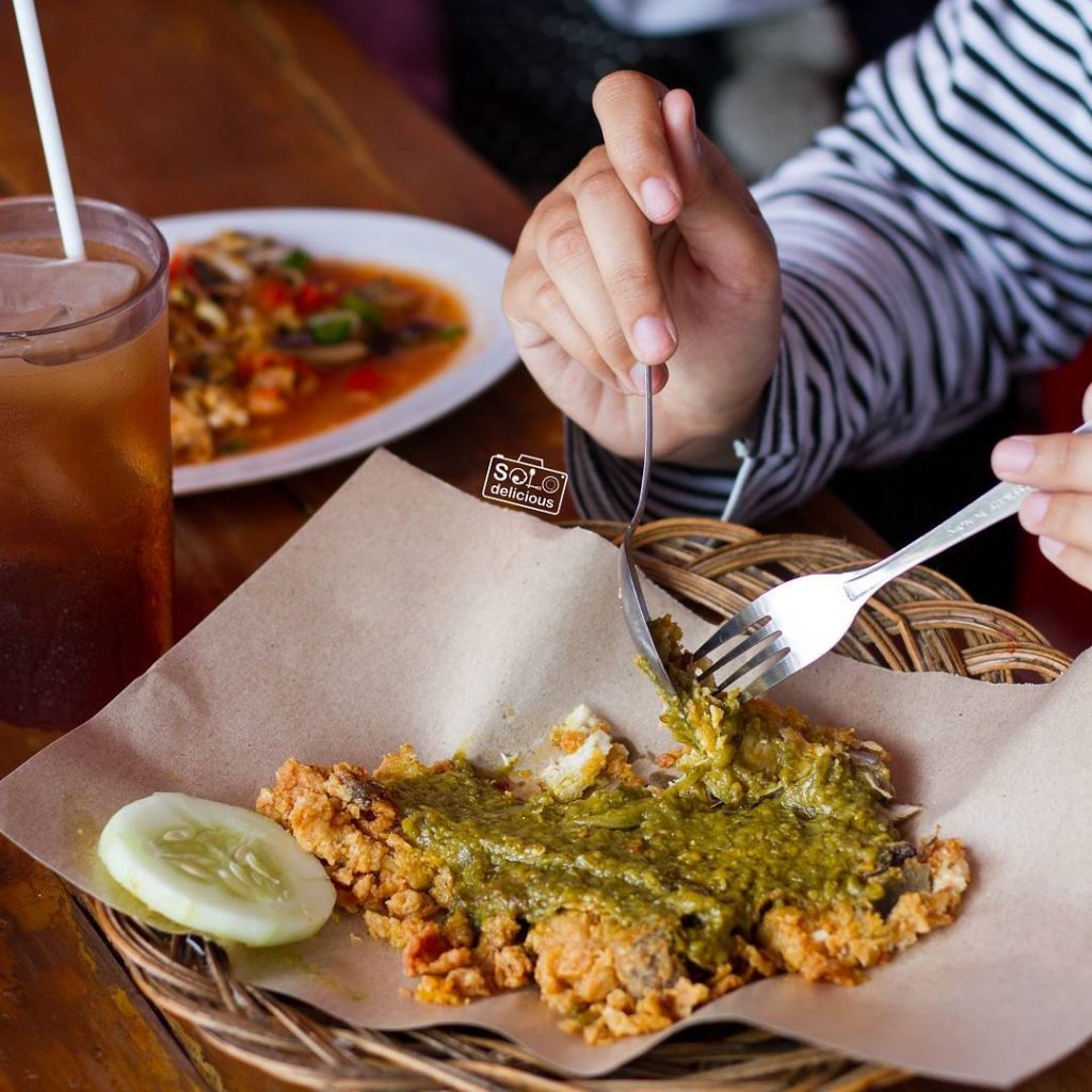 Empat Kuliner Ayam Geprek di Solo, Pedas Gurihnya Bikin Nagih