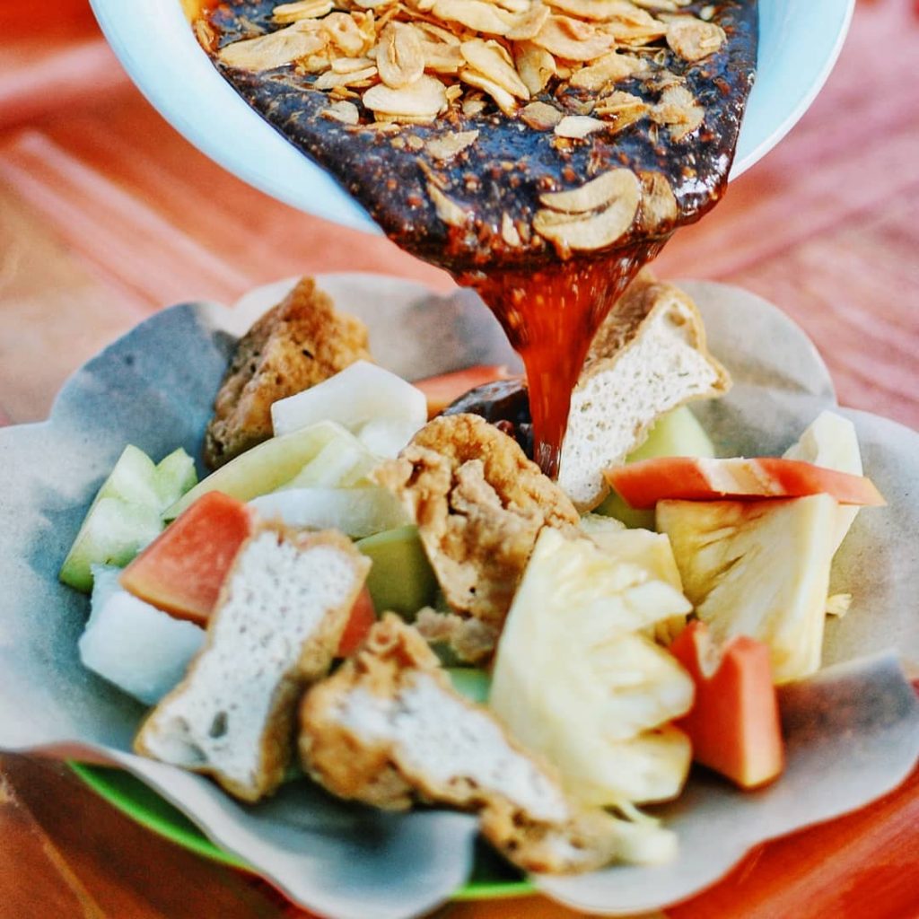 Rujak Manis Ananas, Kudapan Siang di Malang yang Menggoyang Lidah