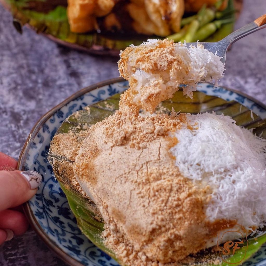 Ketan Sambel, Kuliner Kaki Lima di Surabaya dengan Rasa Istimewa