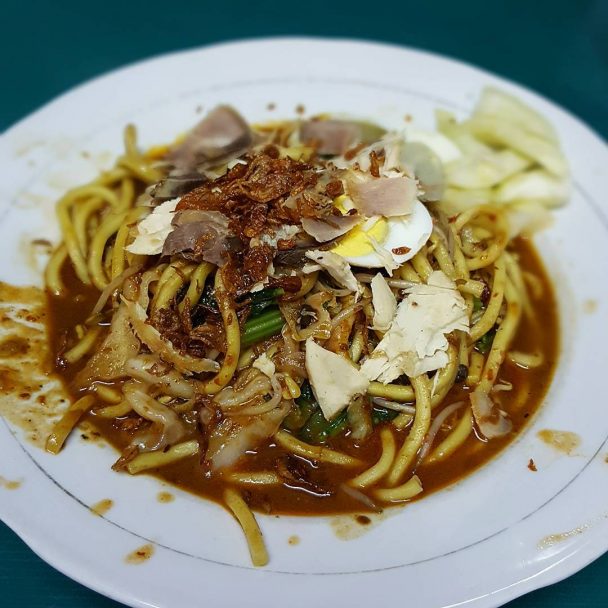 Mie Kluntung Pak Yanto, Kuliner Malam Surabaya yang Kuahnya Bikin Ngiler