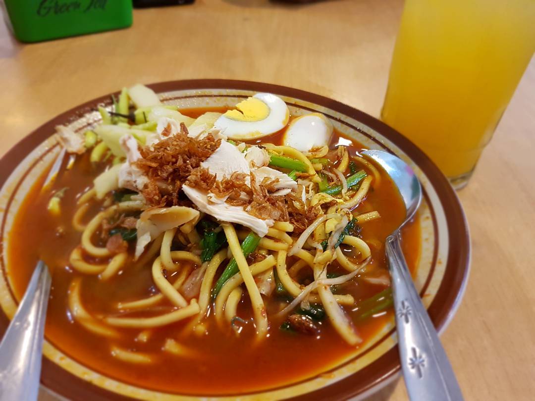 Mie Kluntung Pak Yanto, Kuliner Malam Surabaya yang Kuahnya Bikin Ngiler