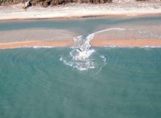 Tips Ampuh Liburan ke Pantai, Jalan-jalan Jadi Lebih Santai