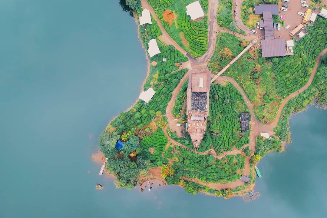 4 Resto Tepi Danau di Bandung, Romantis Dengan Pemandangan Eksotis