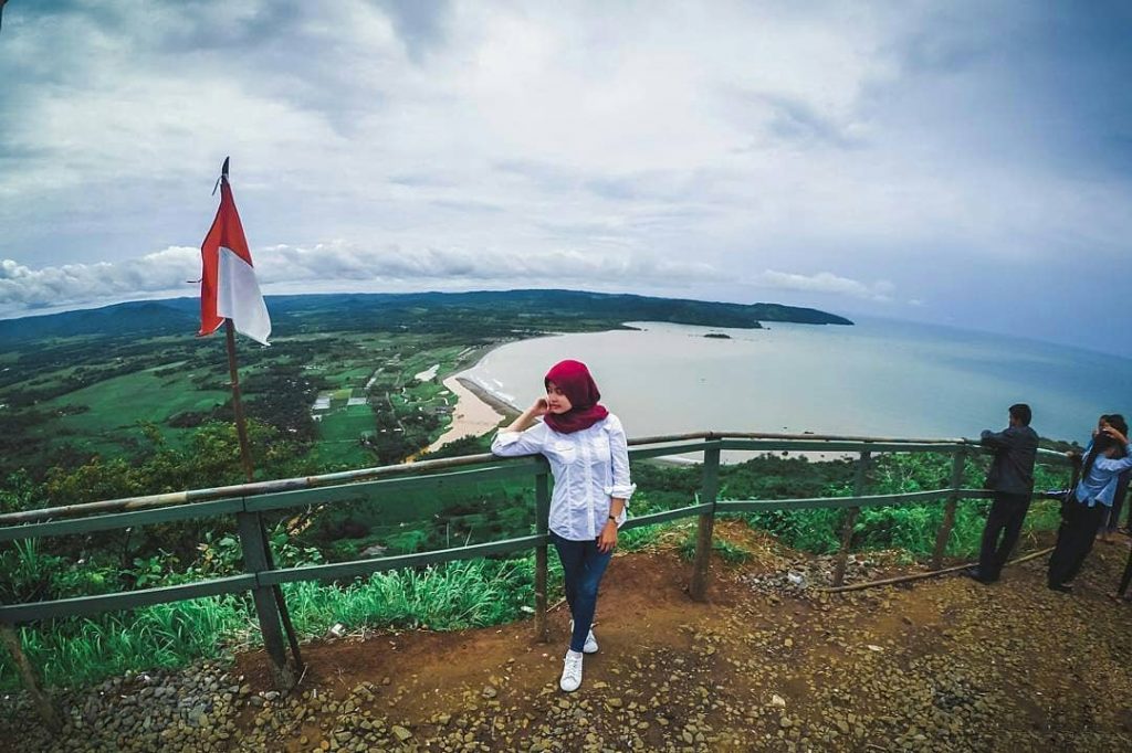 Puncak Darma Sukabumi, Spot Sunrise Keren dengan Pemandangan Bukit dan ...