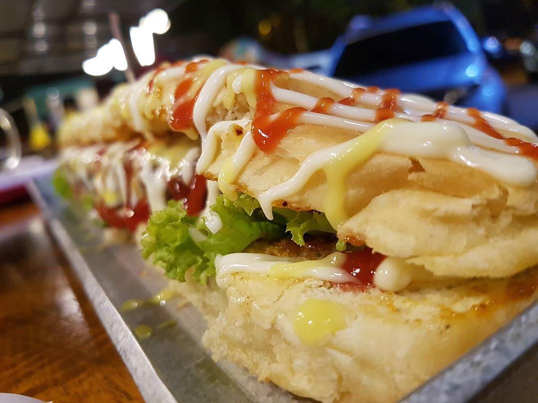 Jangan Ketinggalan, Tiga Kedai Roti John Malang yang Lagi Kekinian