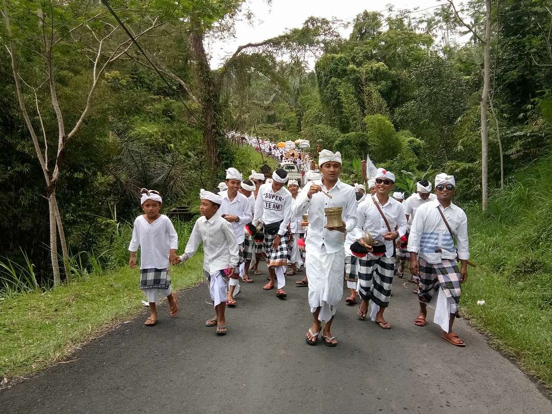 Berseni Tinggi dan Tak Boleh Terlupa, Deretan Sarung Tradisional Khas ...