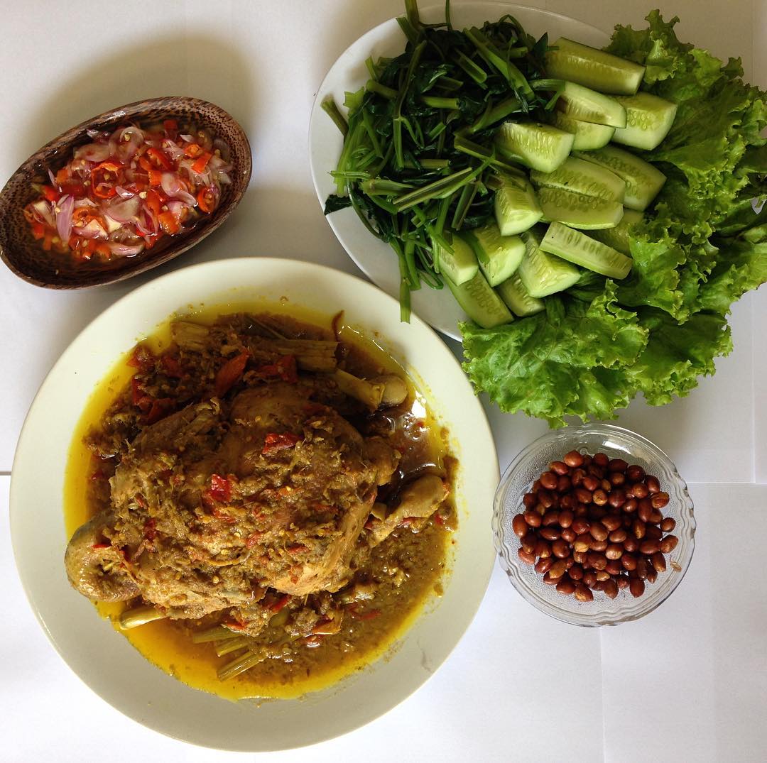Beragam Kuliner Ayam dengan Rasa Pedas Khas Nusantara