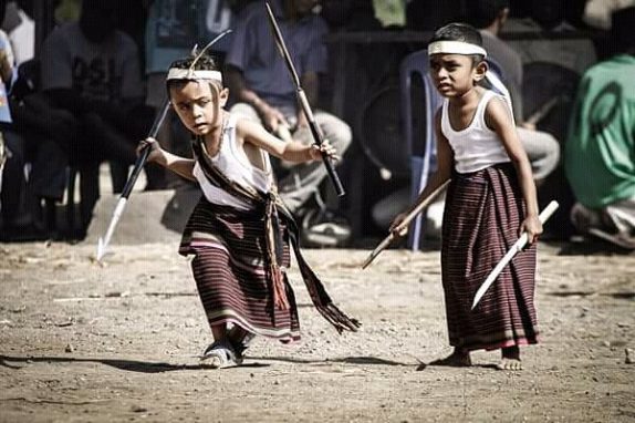 Ragam Tarian Perang Suku Indonesia, Indah Tanpa Pertumpahan Darah