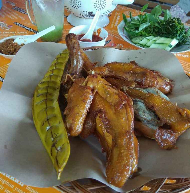 Ayam Goreng Mbah Cemplung, Kuliner ‘Mblusuk’ di Jogja yang Istimewa