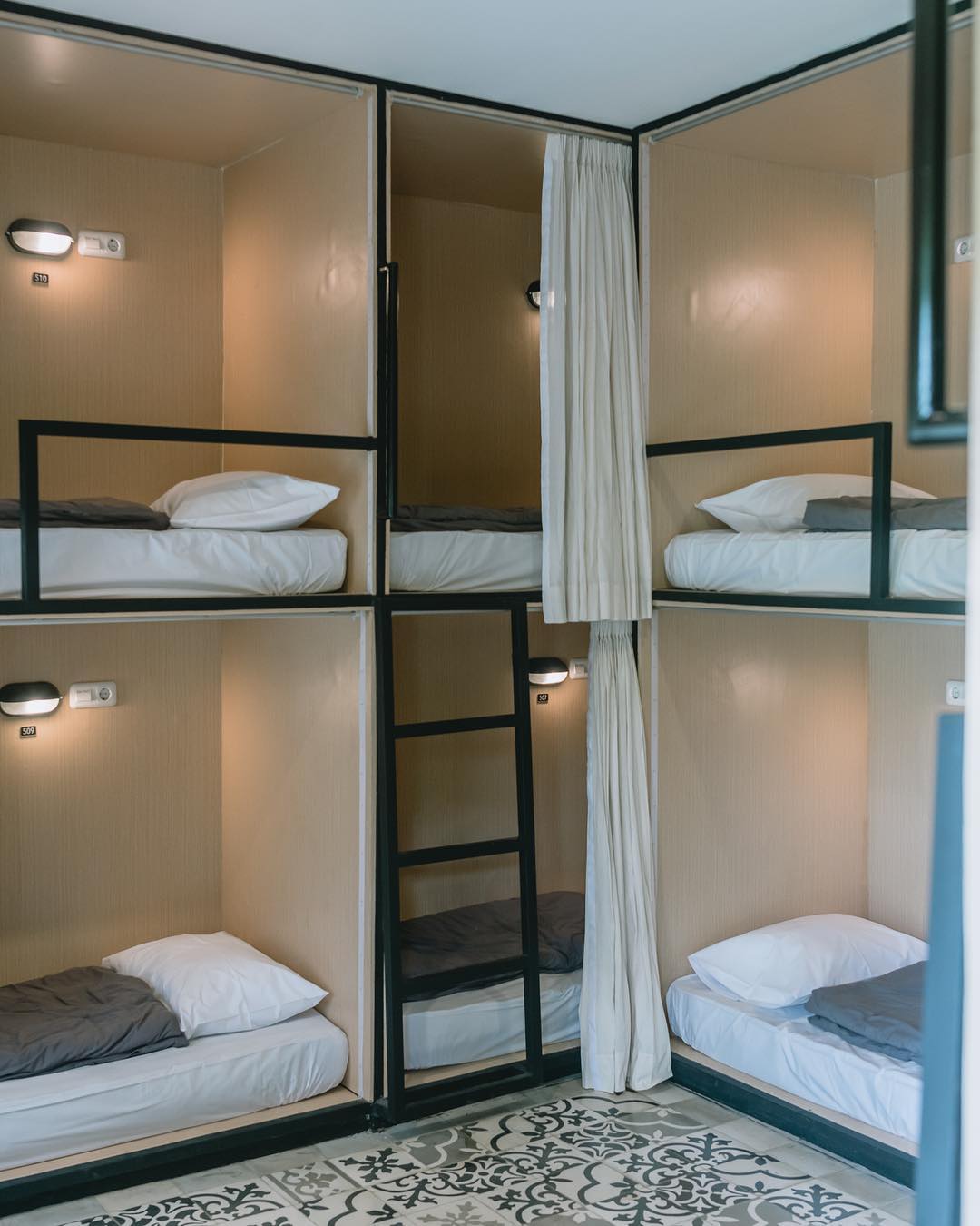 Hotel Keren dengan Kamar Dormitory, Solusi Nginep Mewah tapi Murah