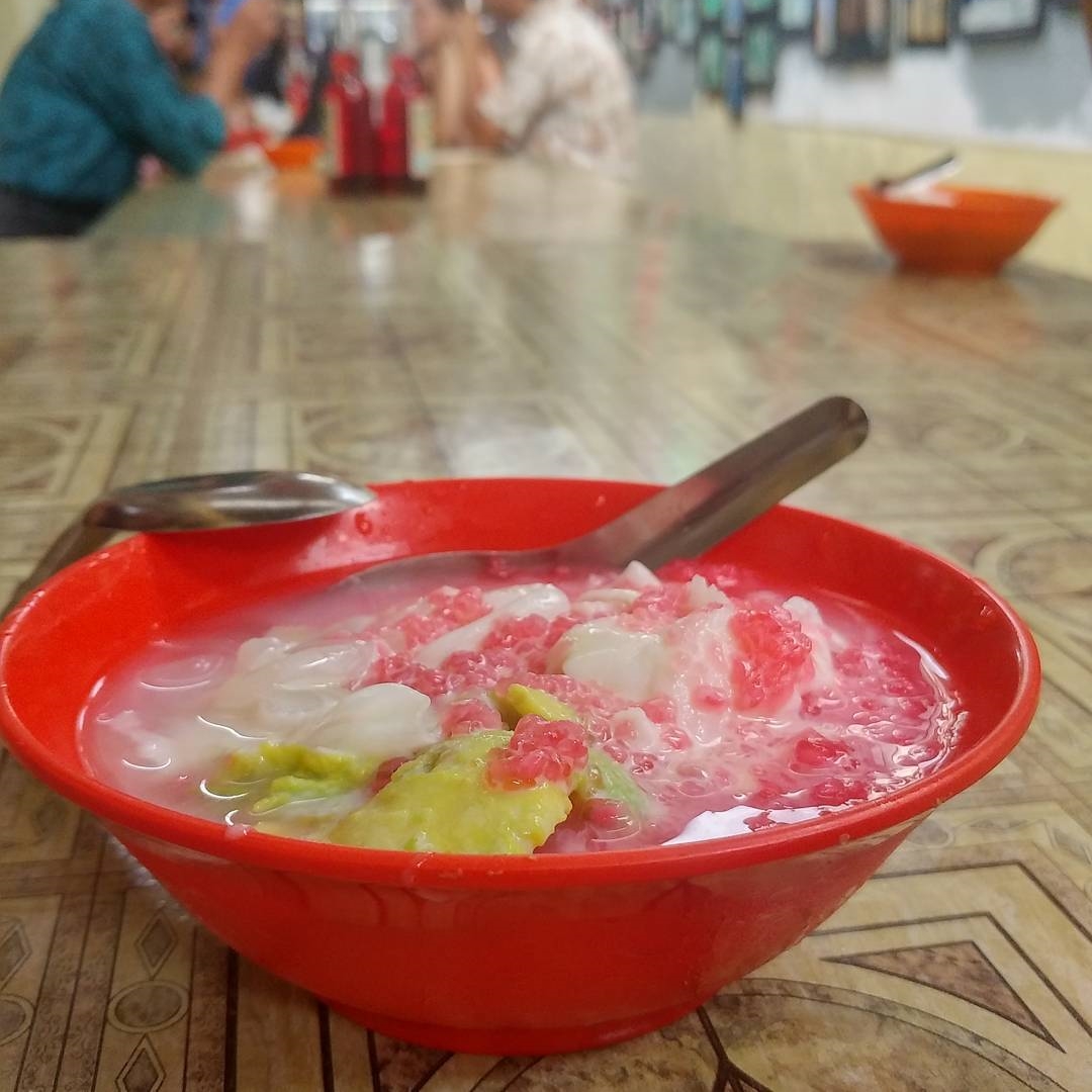 Es Sekoteng Bungsu, Kuliner Legendaris Bandung yang Bikin Ketagihan