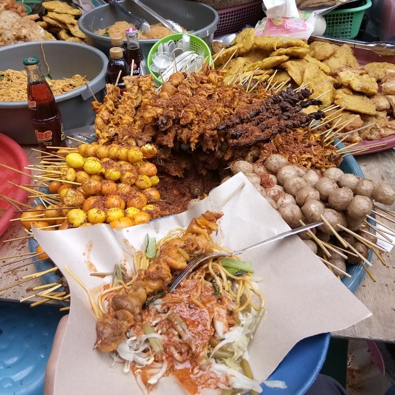 Kulineran Pecal di Medan, Sajian Istimewa dengan Siraman Bumbu Kacang