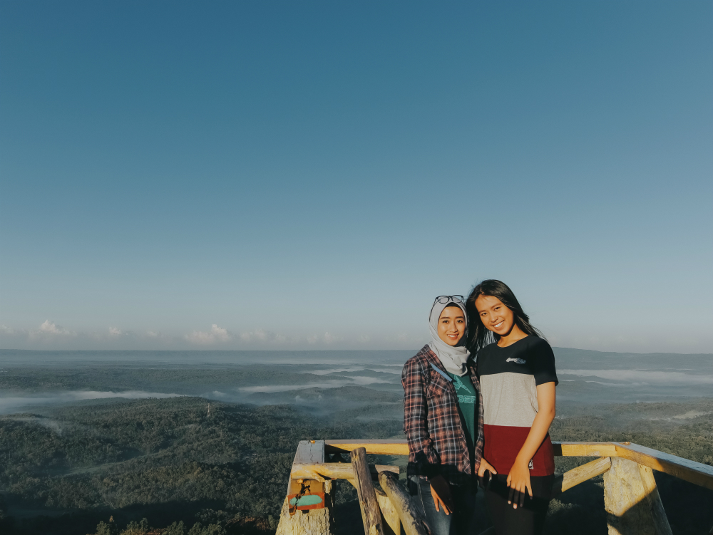 Puncak 4G Gunung Gentong, Sensasi Menawan Menembus Awan