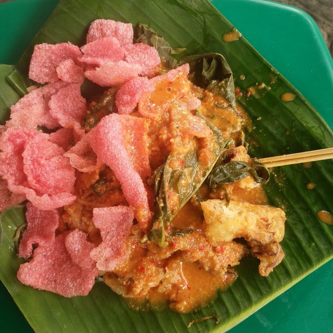 Kulineran Pecal di Medan, Sajian Istimewa dengan Siraman Bumbu Kacang