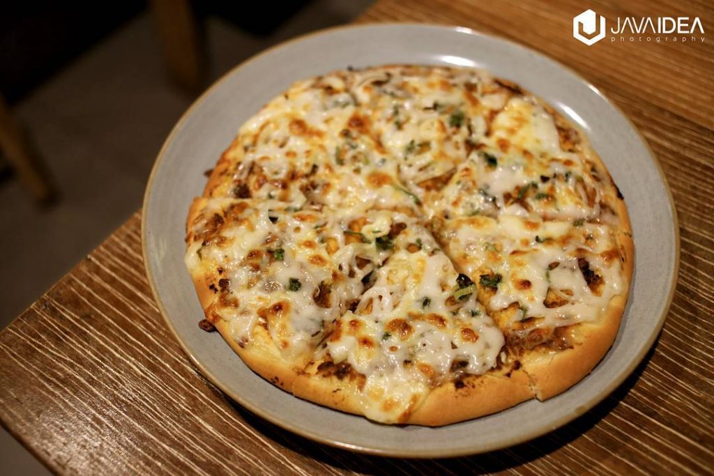 Pizza Unik, Enaknya Gabungan Kuliner Tradisional dan Italia