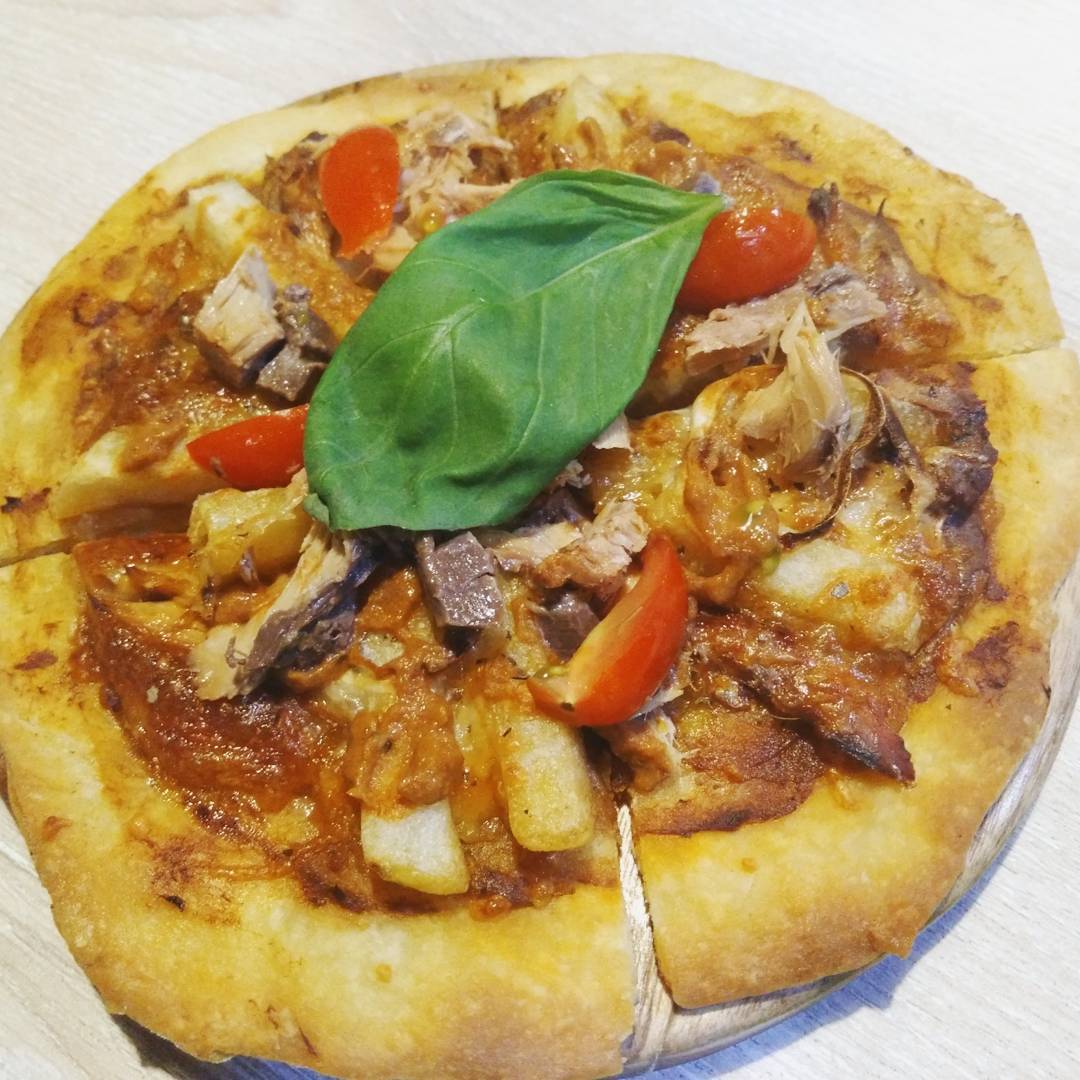 Pizza Unik, Enaknya Gabungan Kuliner Tradisional dan Italia