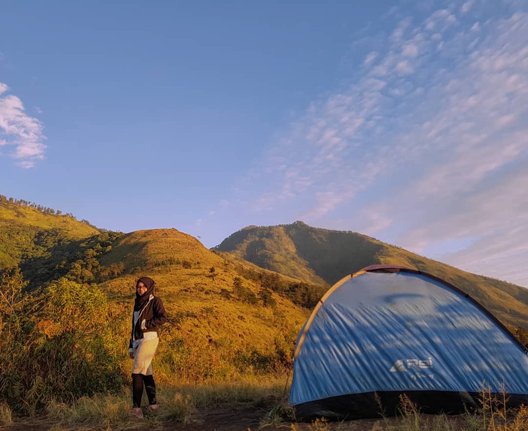 Putuk Lesung Pasuruan, Spot Berburu Sunrise yang Menawan