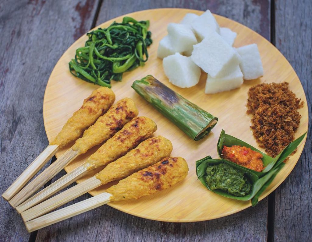 Kulineran Sate khas Bali, Pedas Gurih yang Menggiurkan