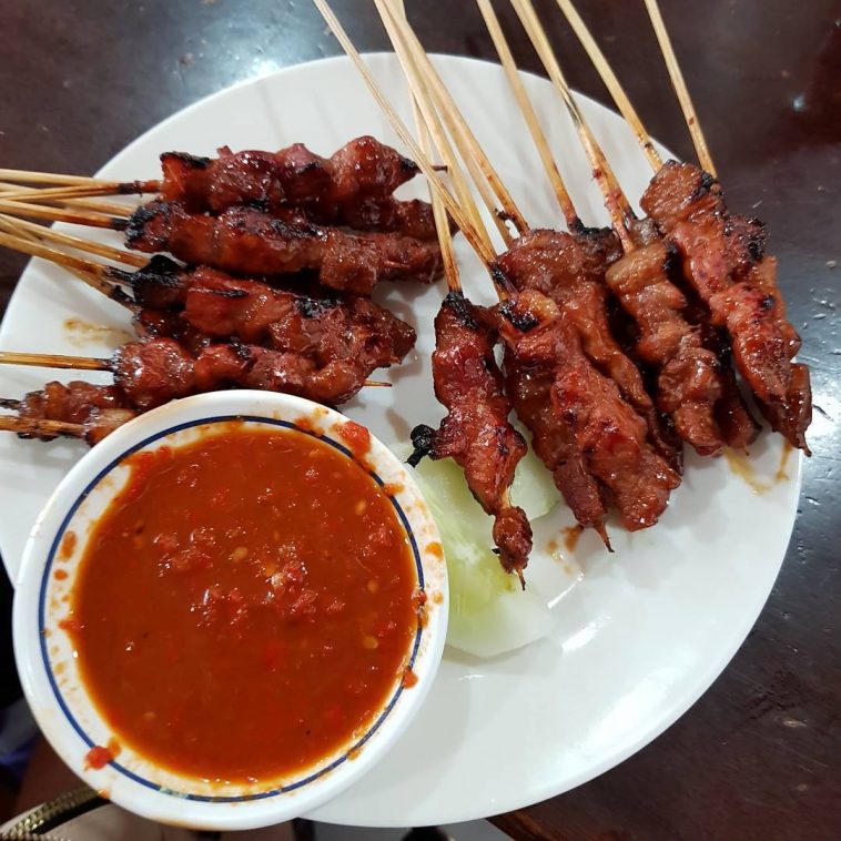 Kulineran Sate khas Bali, Pedas Gurih yang Menggiurkan