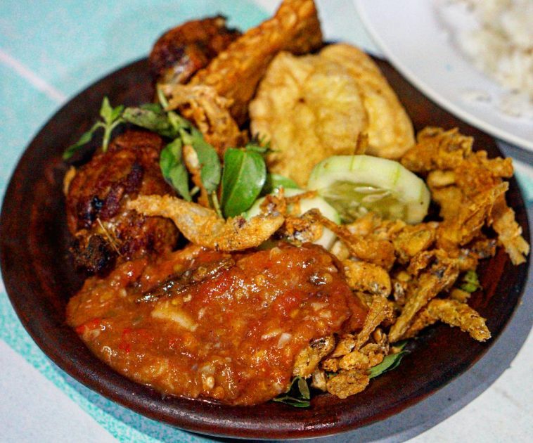 4 Sego Sambel yang Pedasnya Menggugah Selera, Ini Daftarnya?