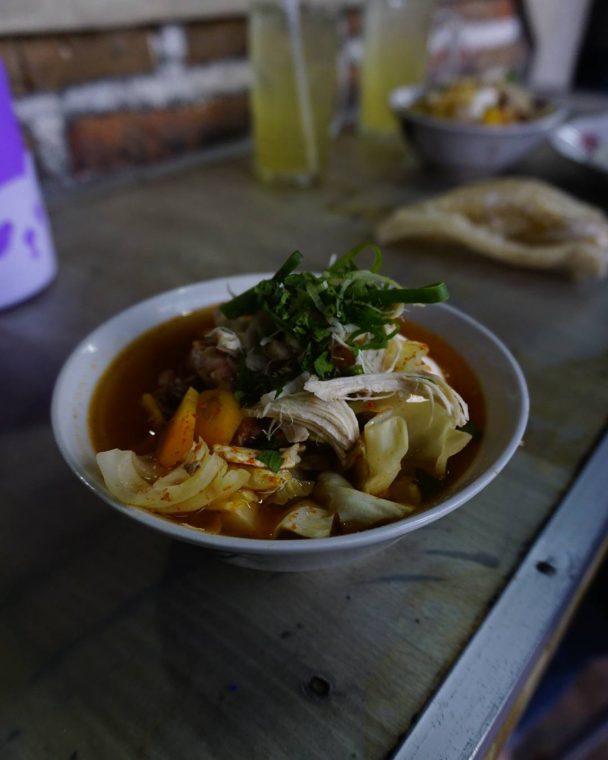 Sop Merah Bu Asih Jogja, Kuliner Legendaris di Simpang Tiga ...