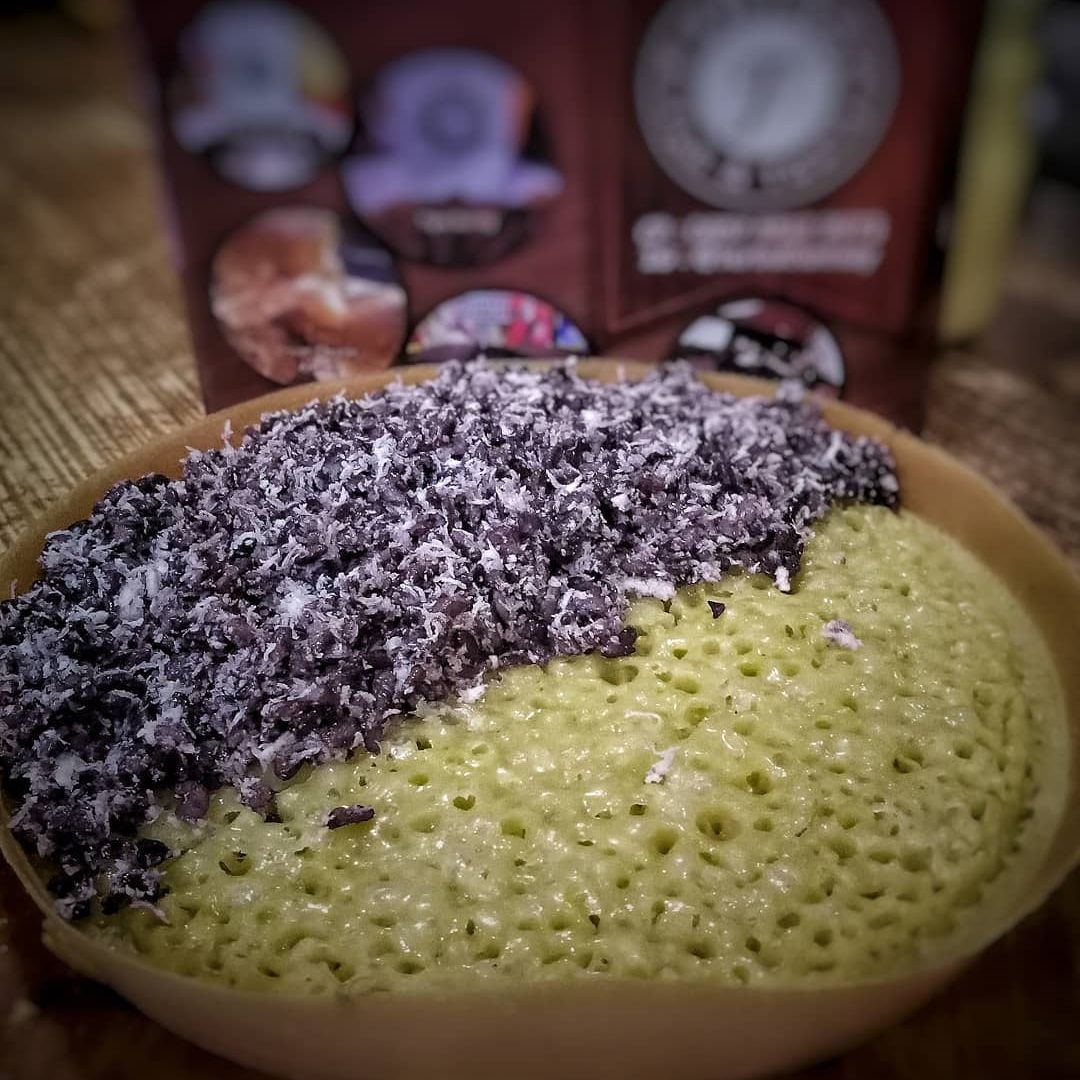 Tak Hanya Meses, Kini Ada Terang Bulan Bertopping Ketan Hitam