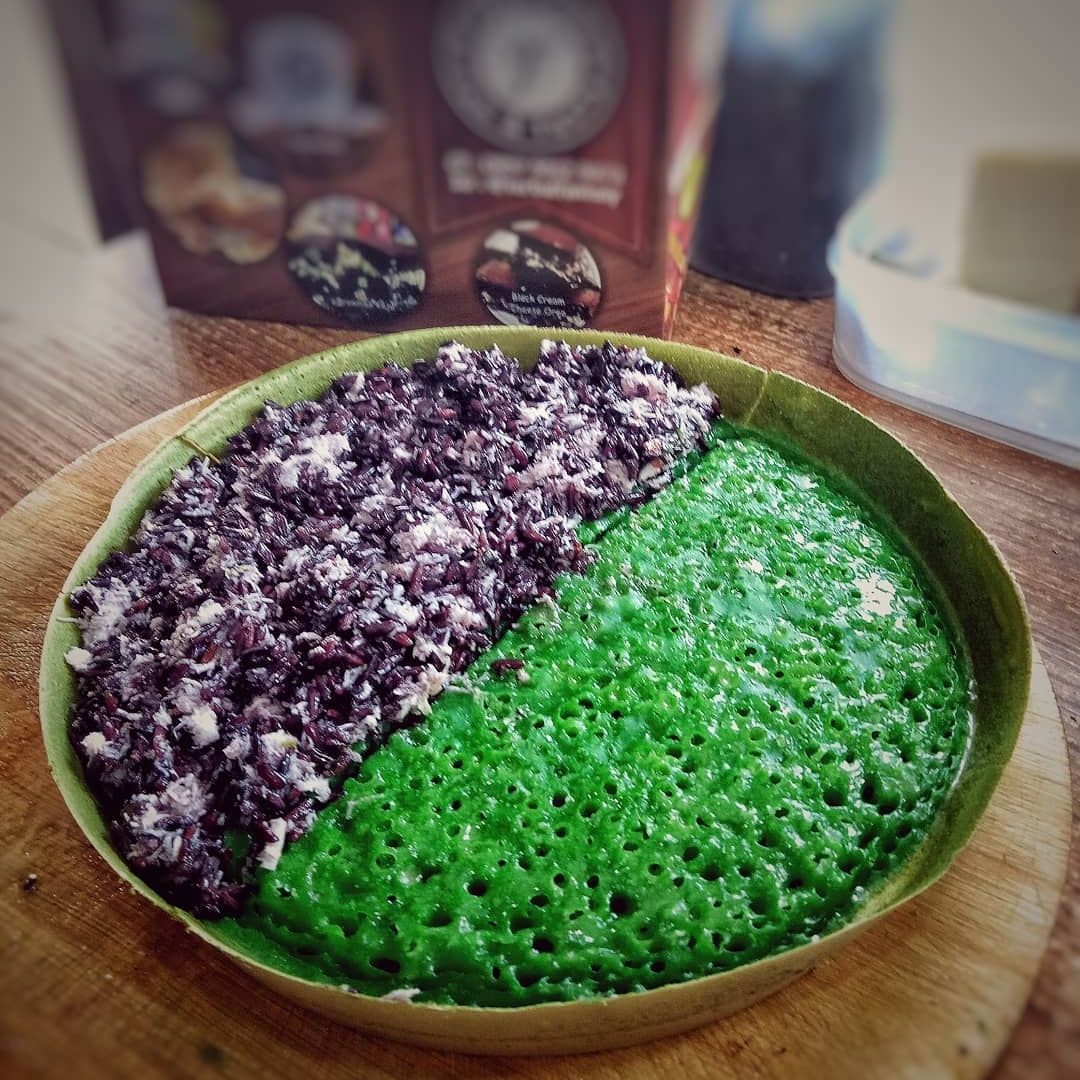 Tak Hanya Meses, Kini Ada Terang Bulan Bertopping Ketan Hitam