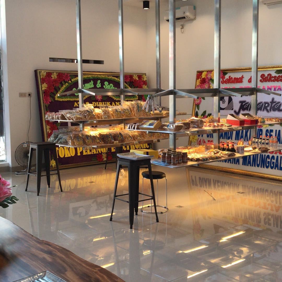 Borong Kue dari Toko Roti Legendaris Jogja Saat Mudik ke Kota Gudeg