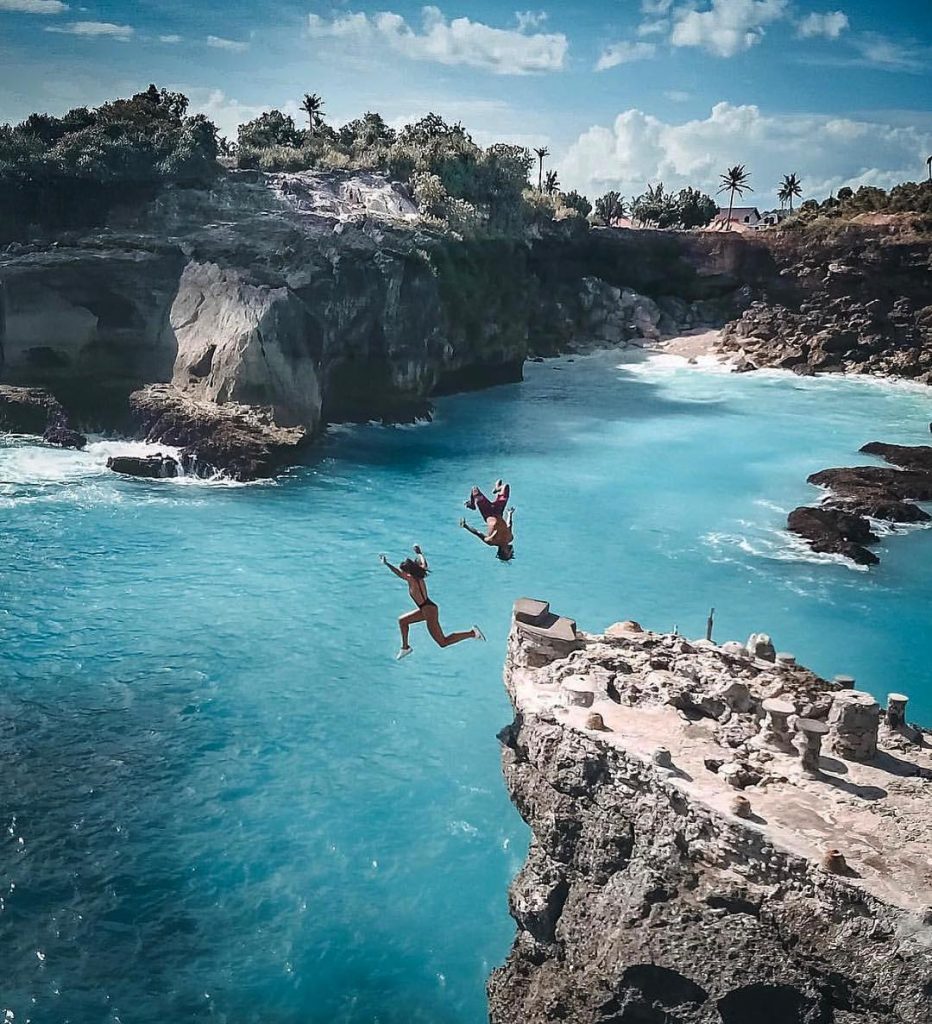 Pemandangan Eksotis dari Tebing Tepi Pantai, Bali Juaranya