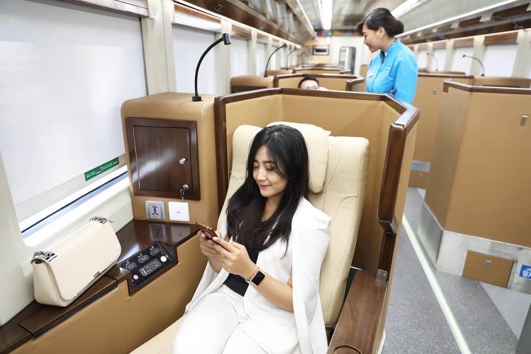 Mulai Hari Ini, Kereta Api First Class Semewah Pesawat Sudah Bisa ...