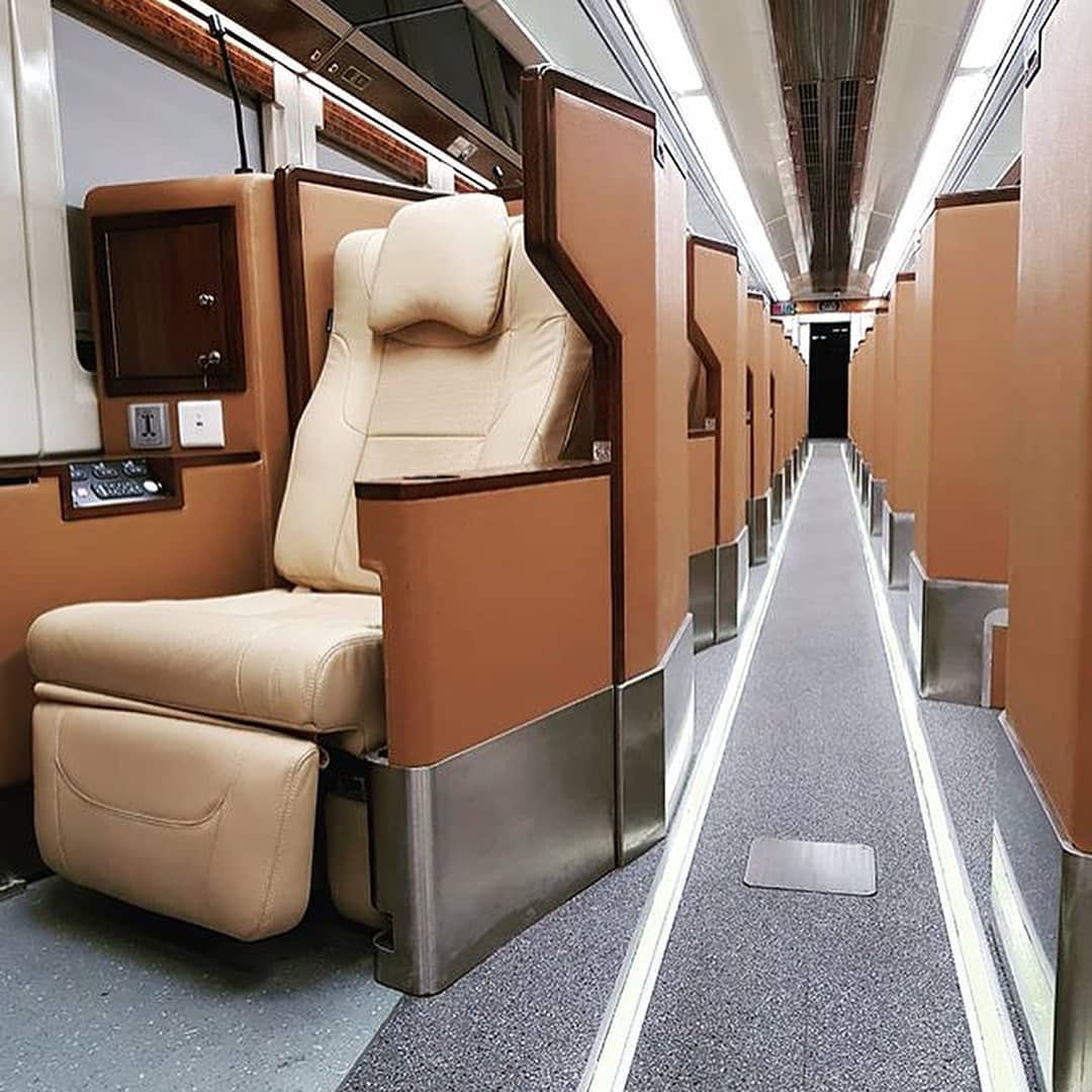 Mulai Hari Ini, Kereta Api First Class Semewah Pesawat Sudah Bisa ...