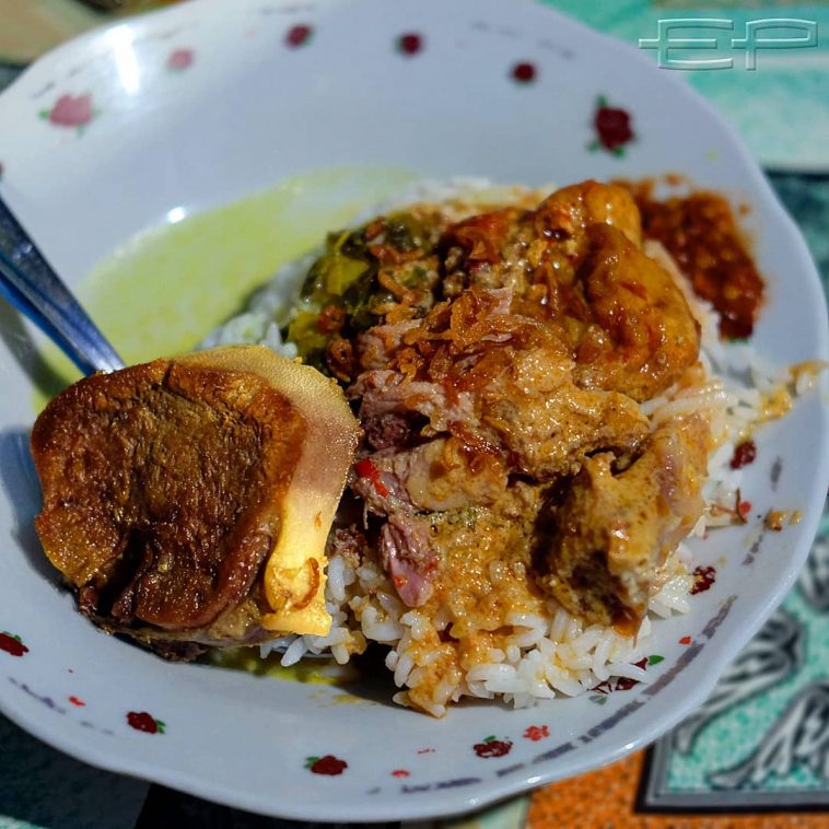 Kulineran Nasi Osik di Surabaya, Rasanya Super Juara